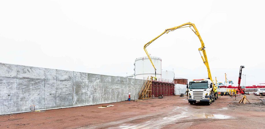 LNG-terminaalin suojaseinä valettiin IT-betonilla | Ajankohtaista | Rudus